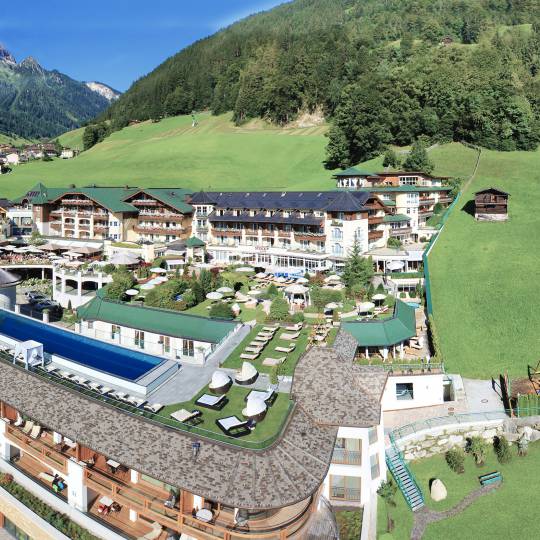 STOCK resort ist erstes 5-Sterne-Superior-Hotel im Zillertal! - Leading ...